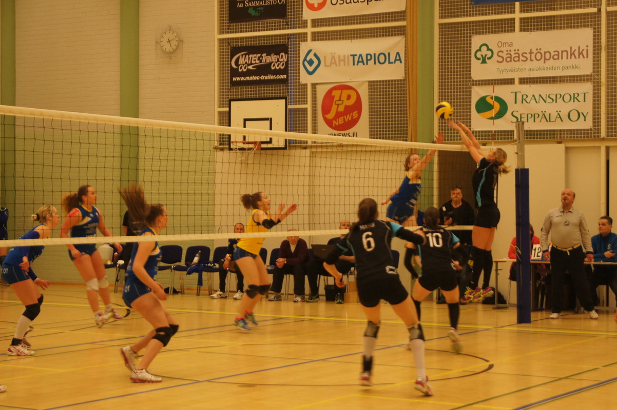 Helsinki Volley jatkoon puolivälieristä - Naarasleijonat NALE ry